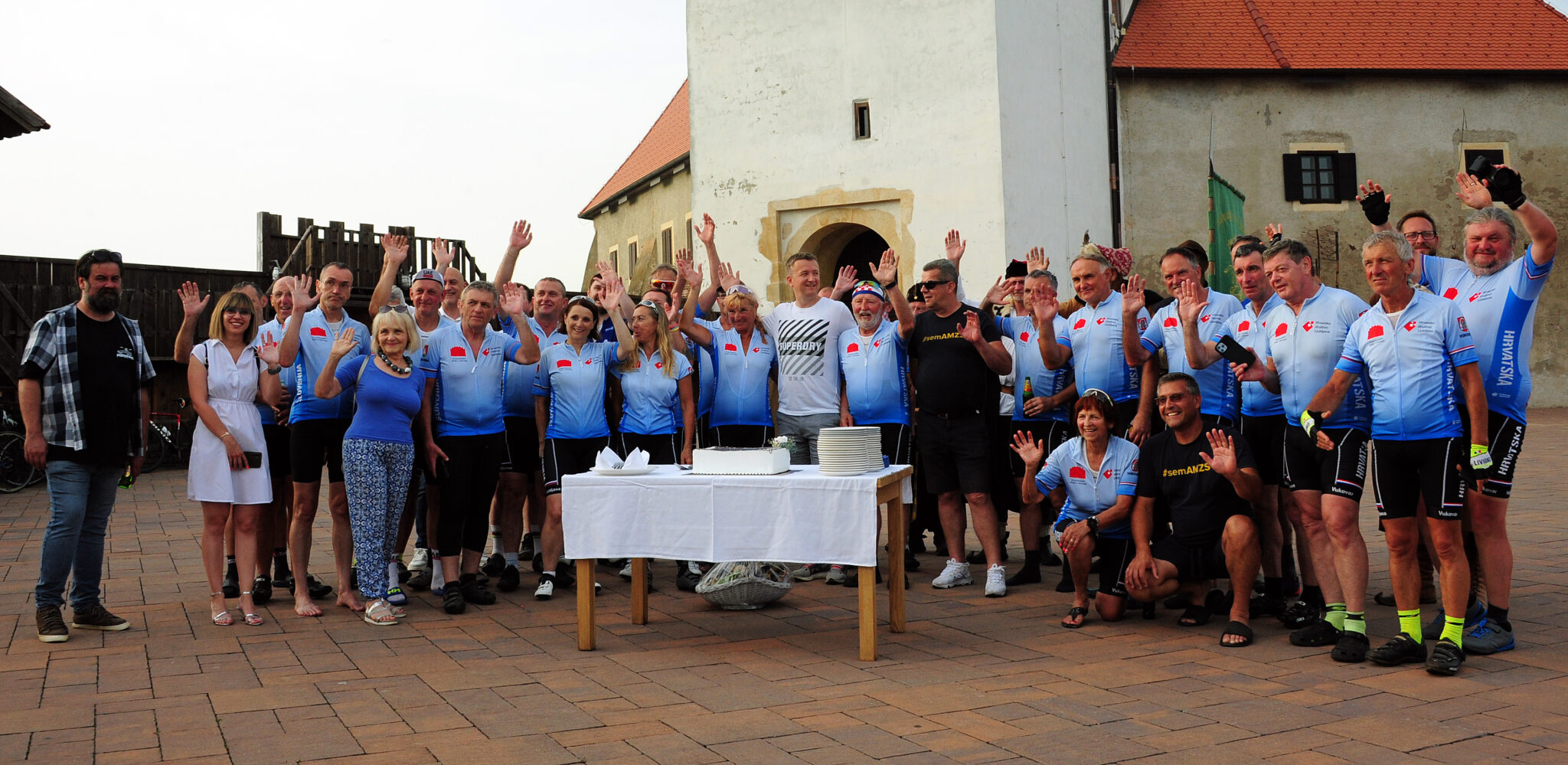 FOTO Tradicionalna Karavana prijateljstva stigla do utvrde Stari grad u ...